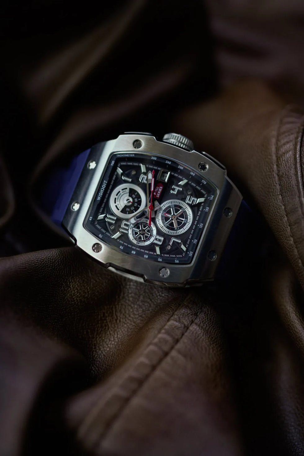 Analog vs. Digital Watches: Time-Honored Elegance Meets Modern ...