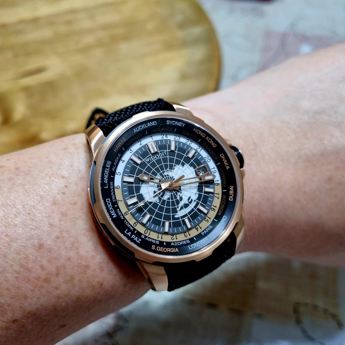 Why do watch hands get stuck? Common causes and simple solutions ...